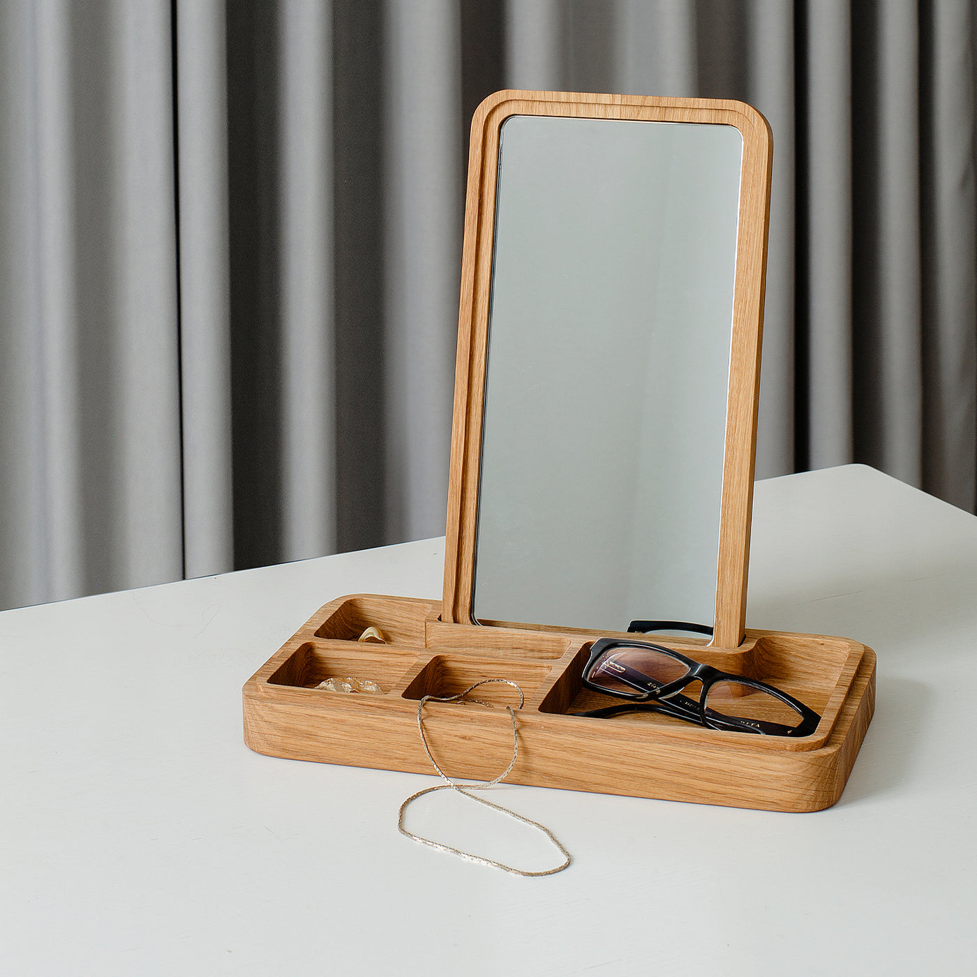 Mirror box i egetræ af Grounded Craftwork